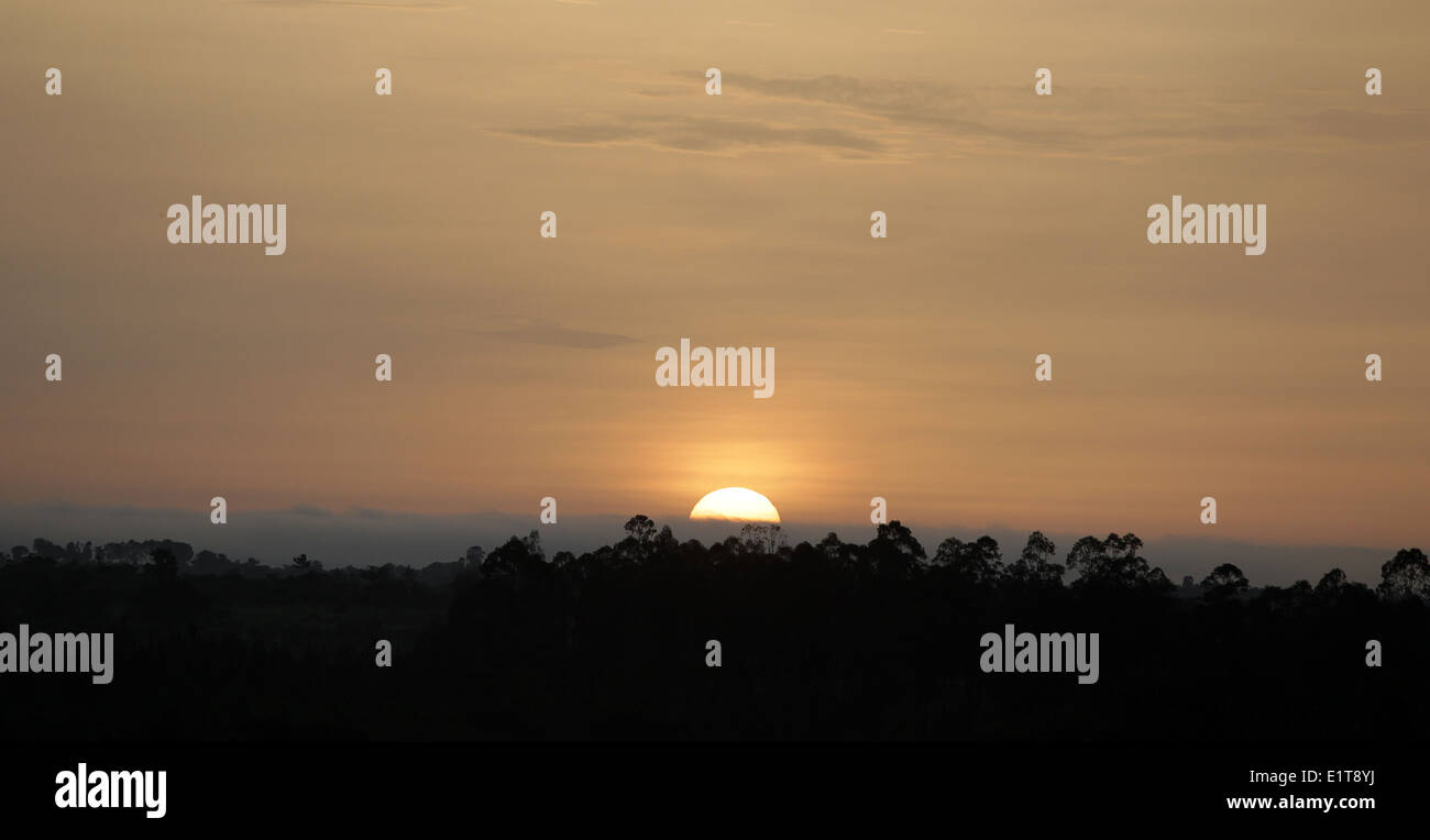Sun rises in the east hi-res stock photography and images - Alamy