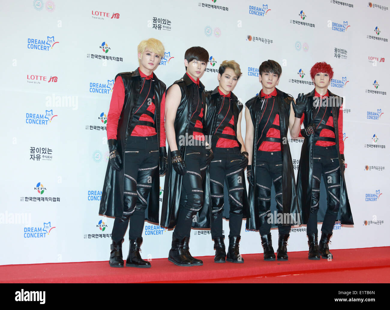 Dream concert group in seoul hi-res stock photography and images - Alamy