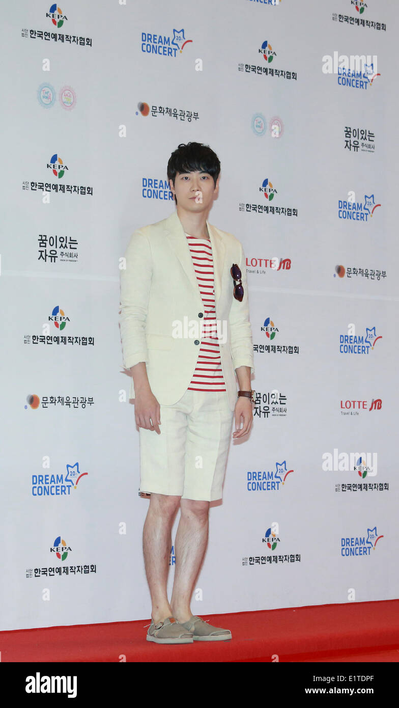 Han yoon hi-res stock photography and images - Alamy