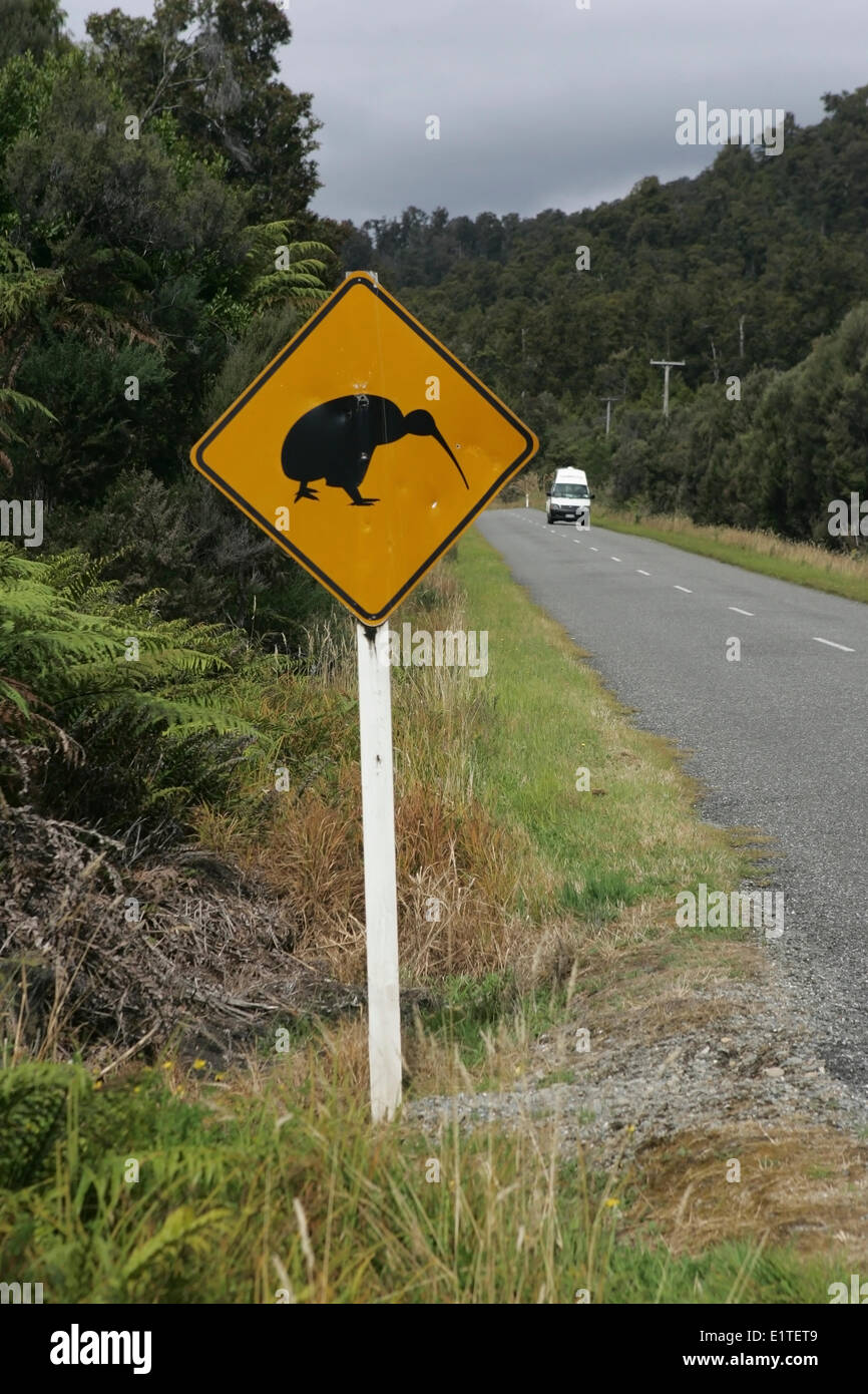 Kiwi crossing sign hi-res stock photography and images - Alamy