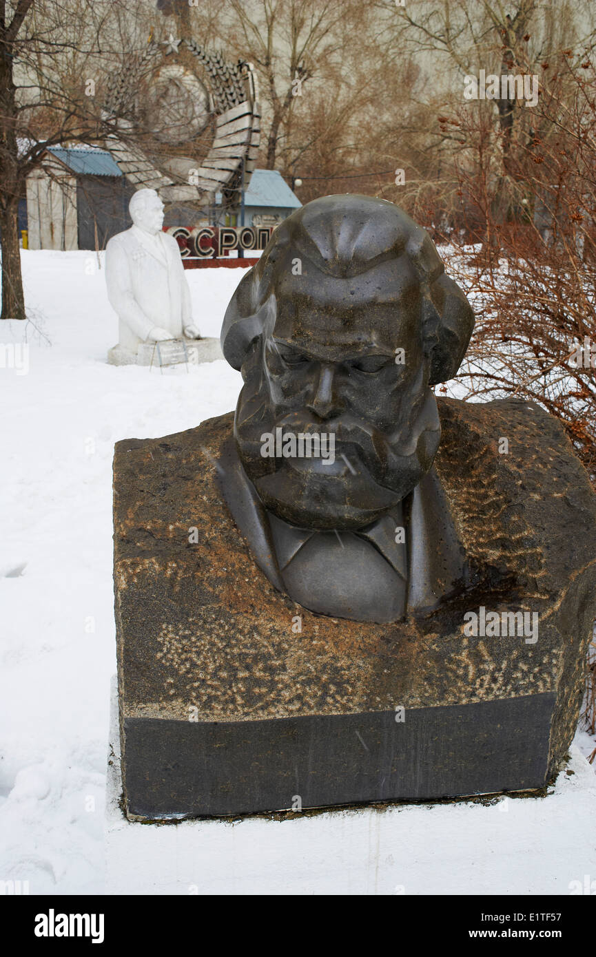 Karl marx statue hi-res stock photography and images - Alamy