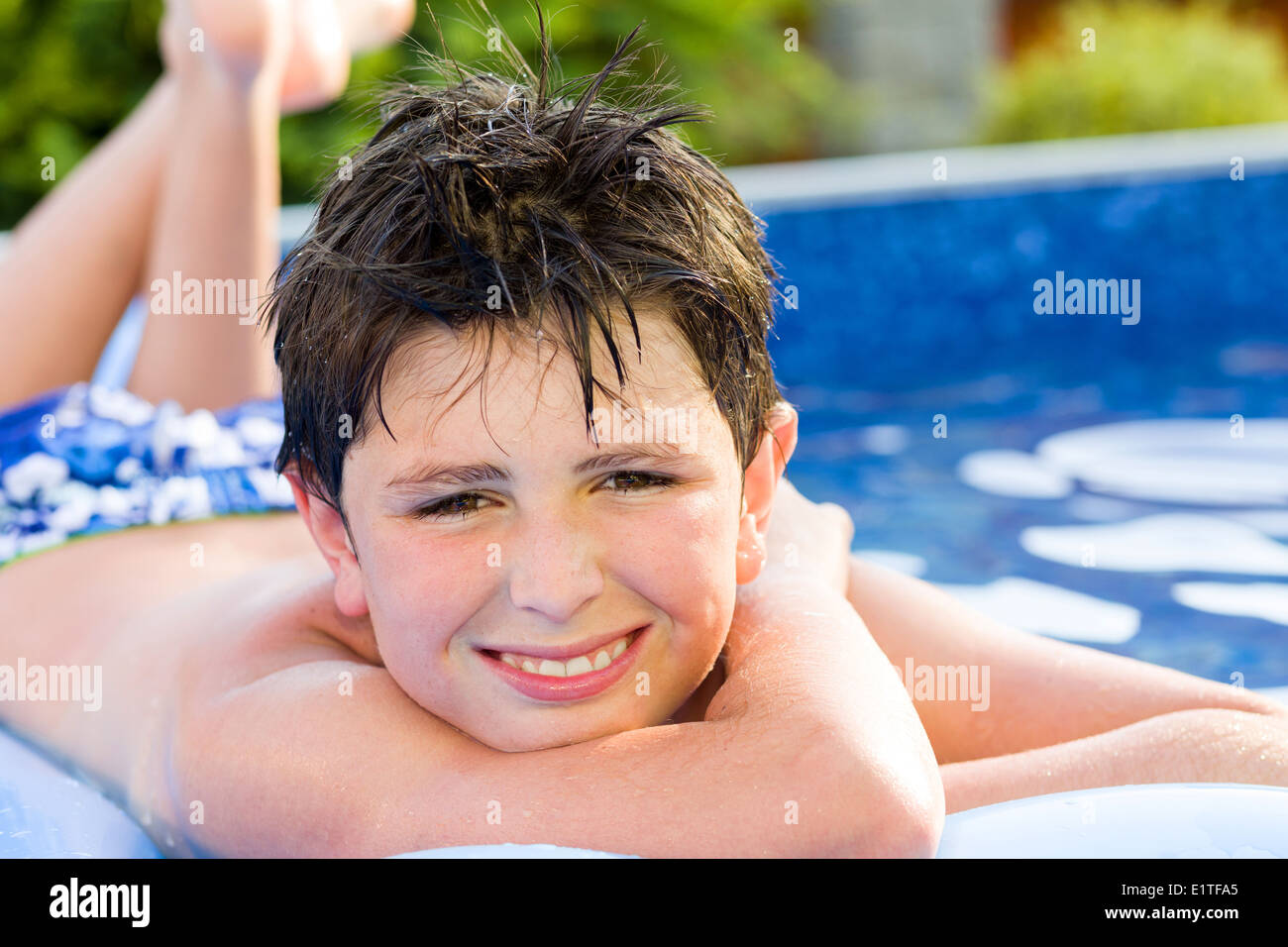 Pool lounger family hi-res stock photography and images - Alamy