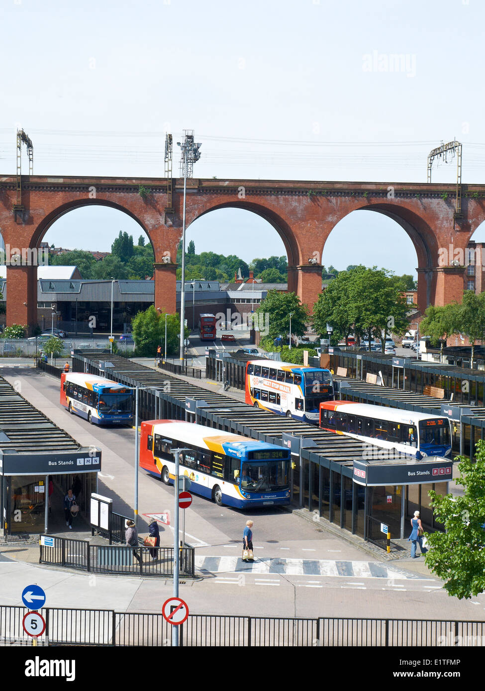 Coach stations hi-res stock photography and images - Alamy