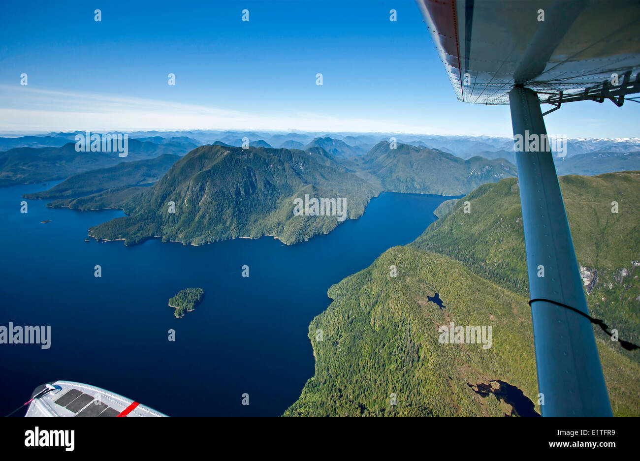 Aircraft over forest hi-res stock photography and images - Alamy