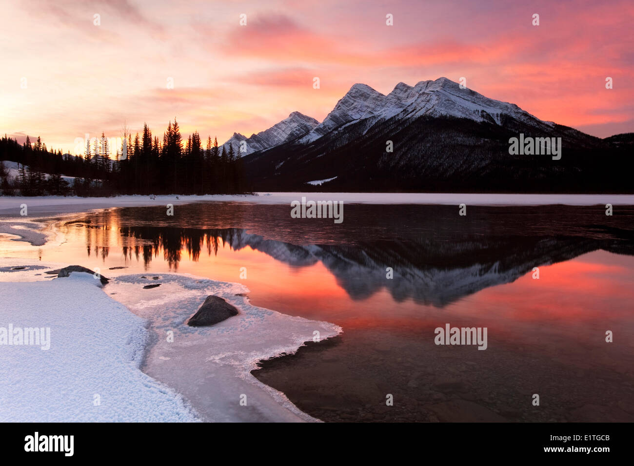 Sunrise at Spray Lake in Spray Valley Provincial Park in Kananaskis ...