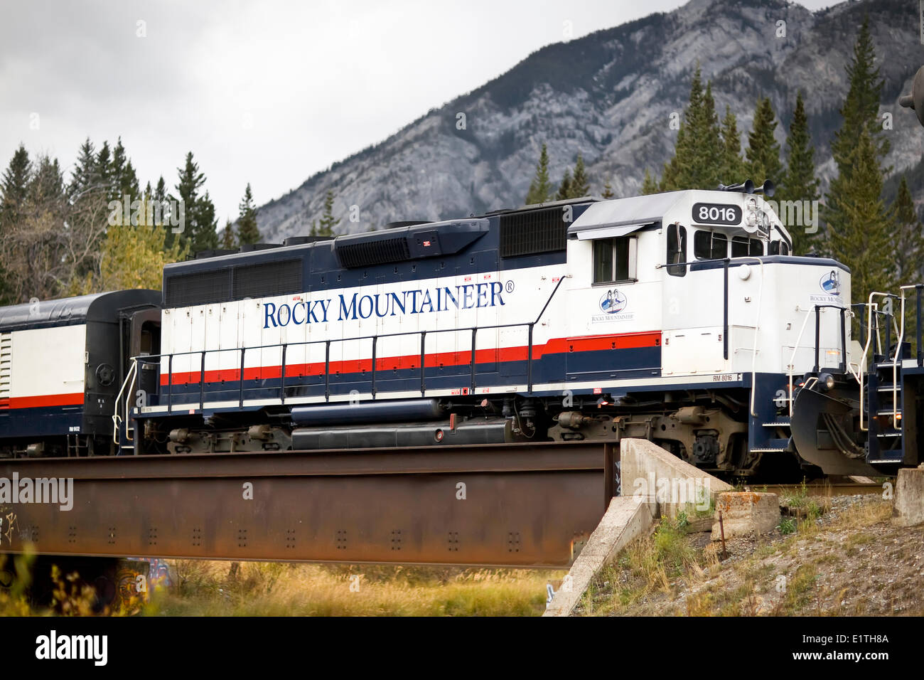 Canada train banff hi-res stock photography and images - Alamy