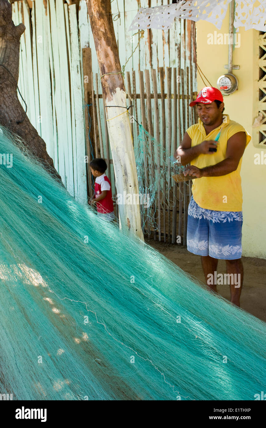 man mending fish net in a small village near Zihuatanejo, Mexico Stock ...