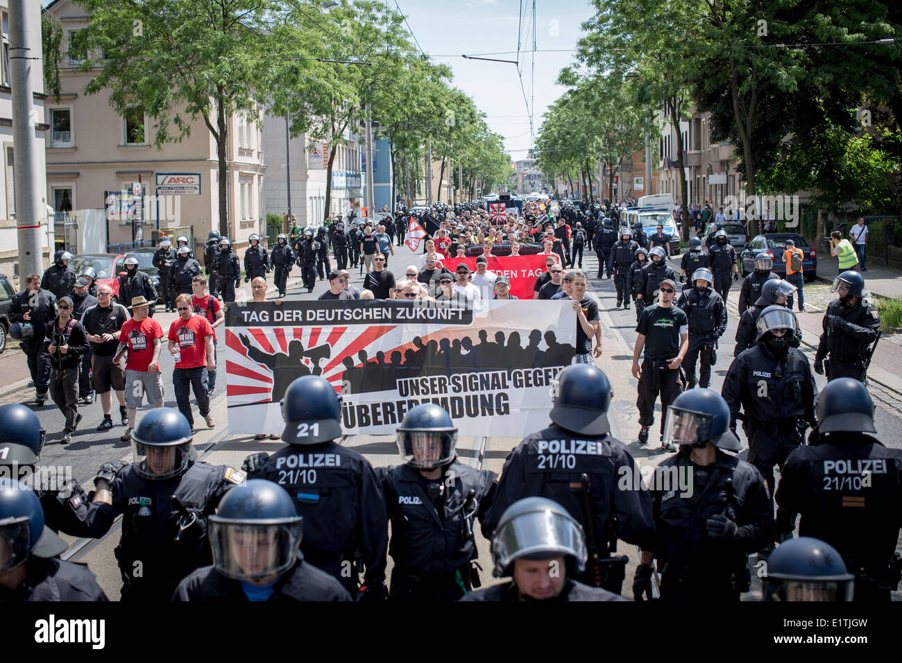 Antifa groups hi-res stock photography and images - Alamy