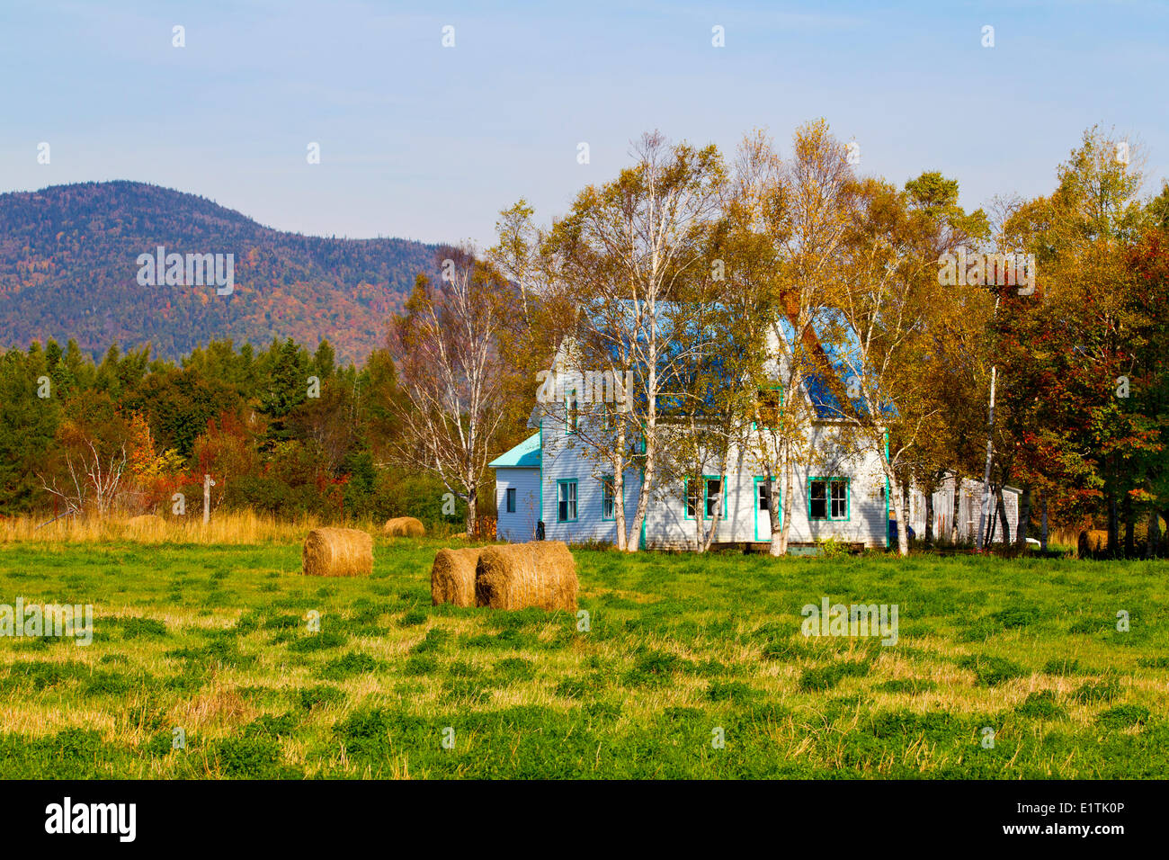 Farm autumn house hi-res stock photography and images - Alamy
