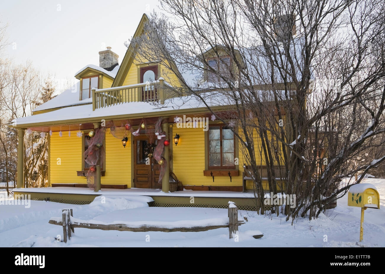 Old style cottage hi-res stock photography and images - Alamy