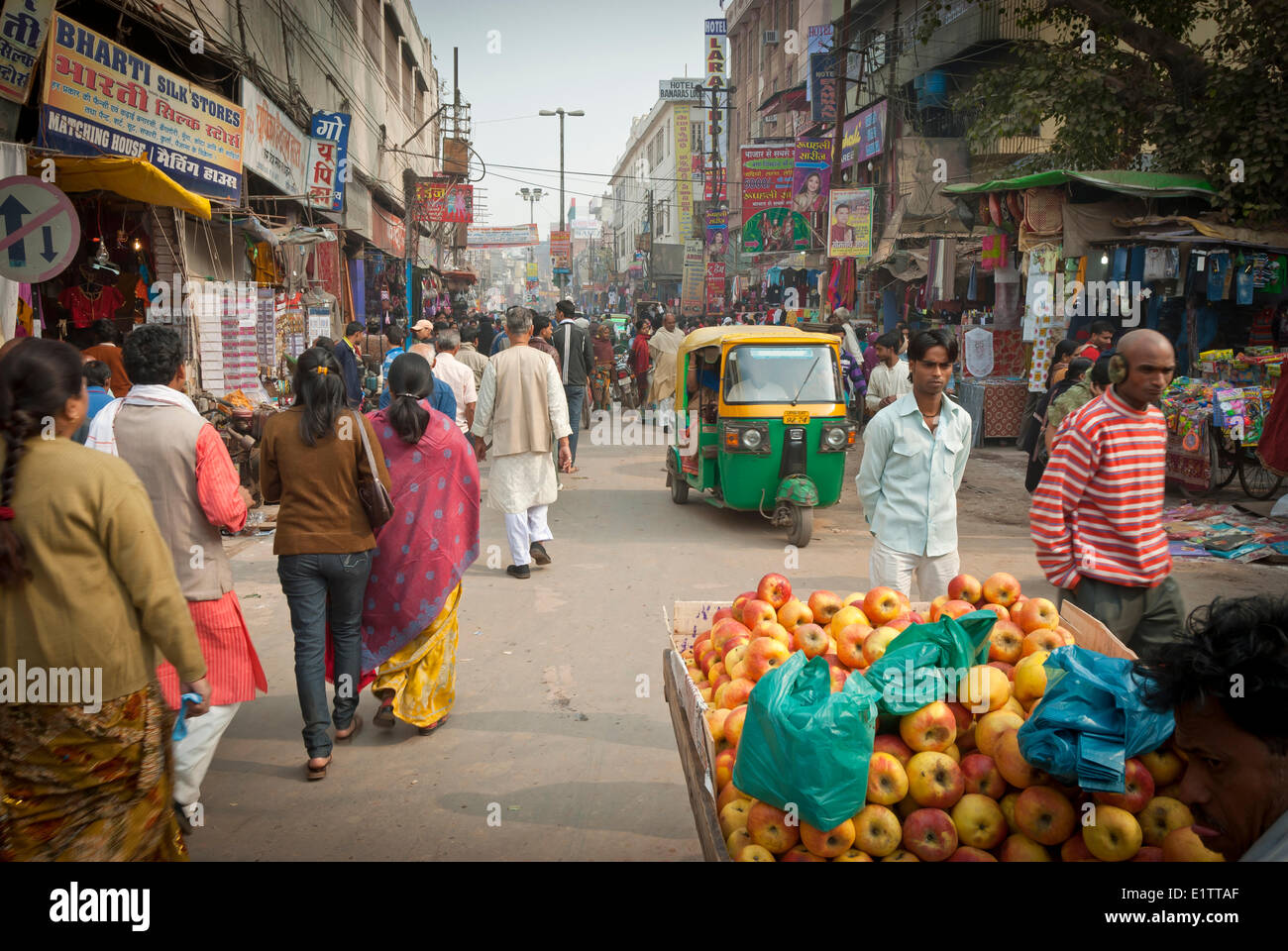 India city crowd streets hi-res stock photography and images - Alamy