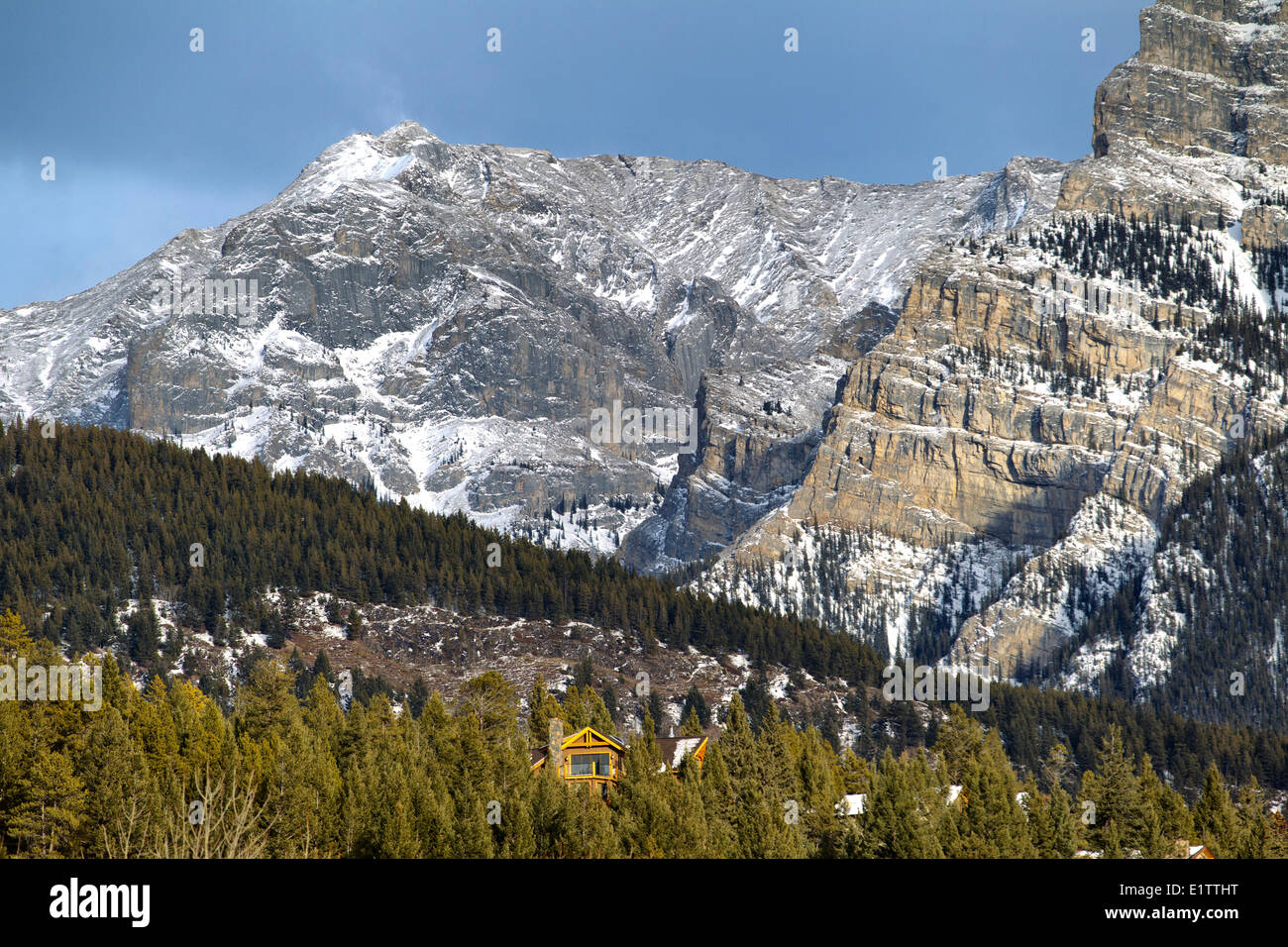 Chalet hi-res stock photography and images - Alamy