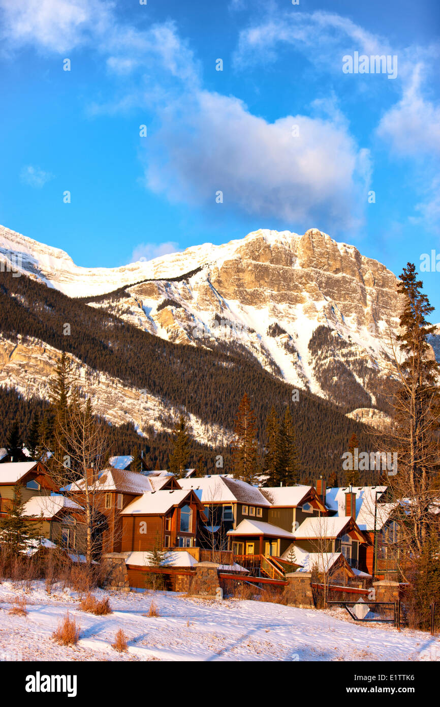 Town canmore alberta hi-res stock photography and images - Alamy