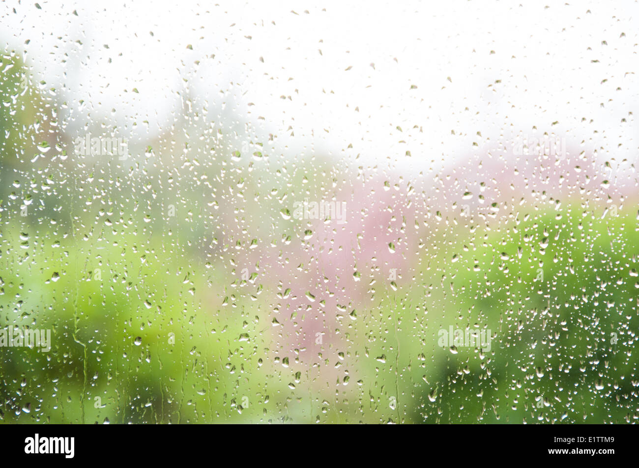 Drops dripping hi-res stock photography and images - Alamy