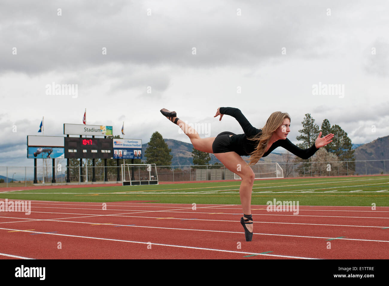 Dancer In A Field High Resolution Stock Photography and Images - Alamy