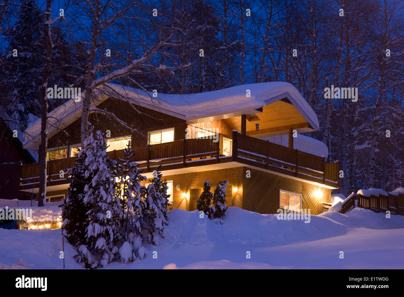 Alpine chalet hi-res stock photography and images - Alamy