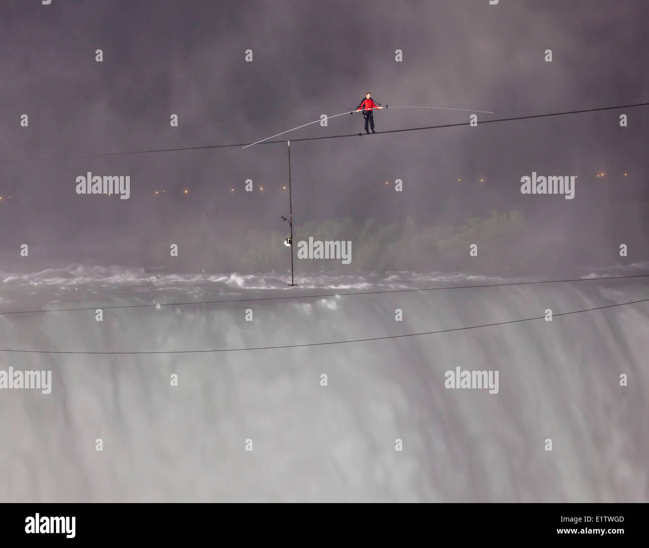 June 15 2012 Nik Wallenda Tightrope walking across Niagara Falls ...