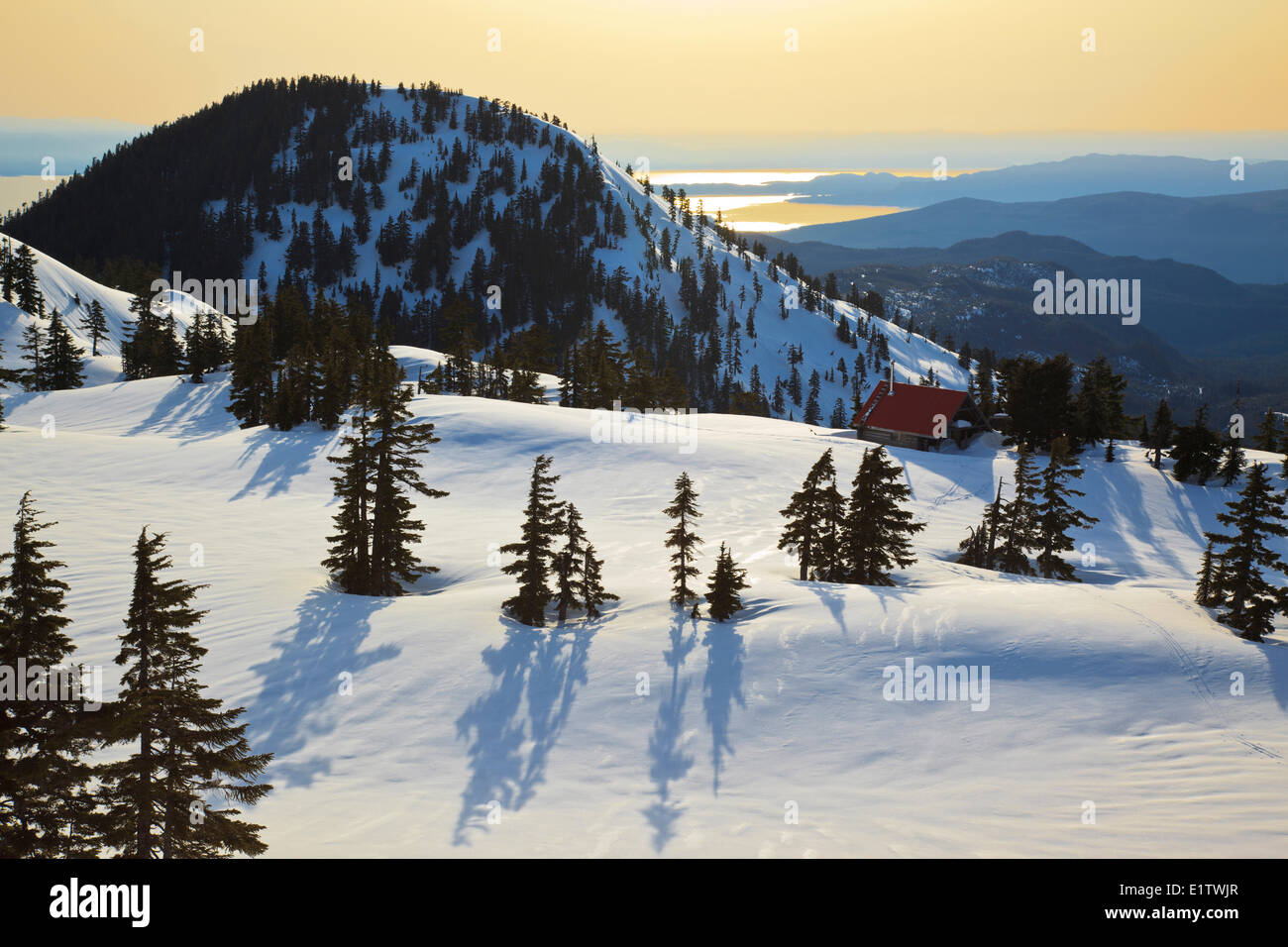 The sun sets on Mt. Steele cabin in Tetrahedron Provincial park on the ...