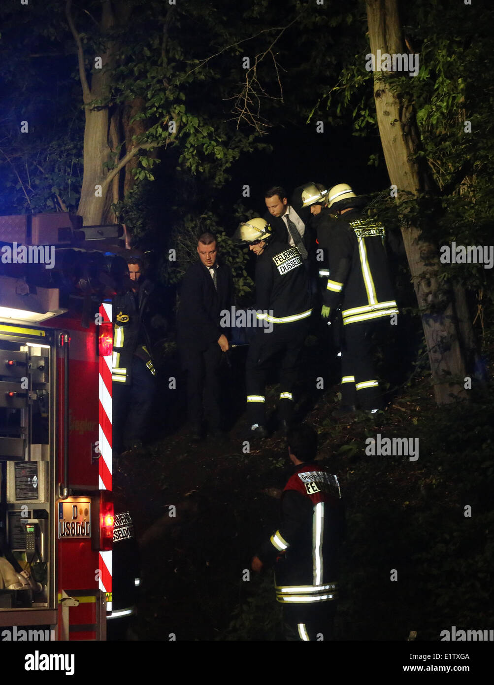 Duesseldorf, Germany. 10th June, 2014. Firefighters and undertakers ...