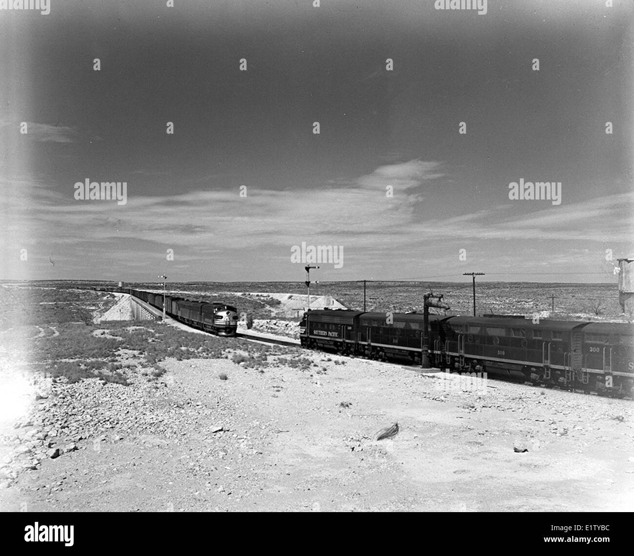 Two part railroad systems hi-res stock photography and images - Alamy