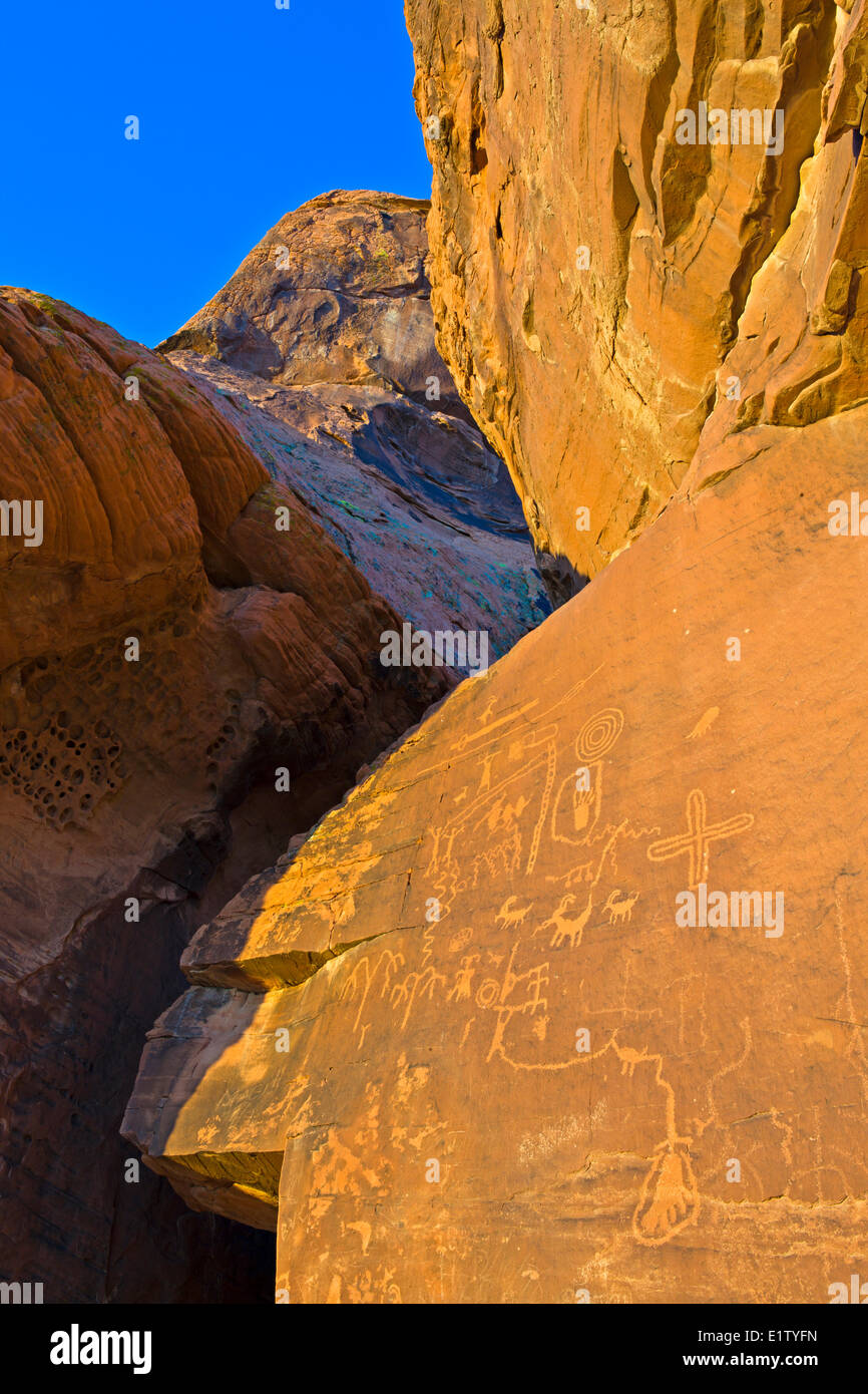 Petroglyphs at Atlatl Rock, Valley of Fire State Park, Nevada, USA ...