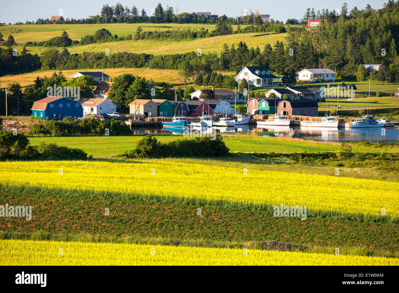 River wharf hi-res stock photography and images - Alamy