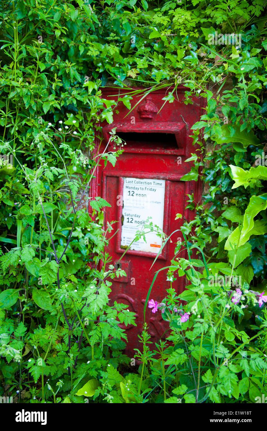 Saint kew cornwall hi-res stock photography and images - Alamy