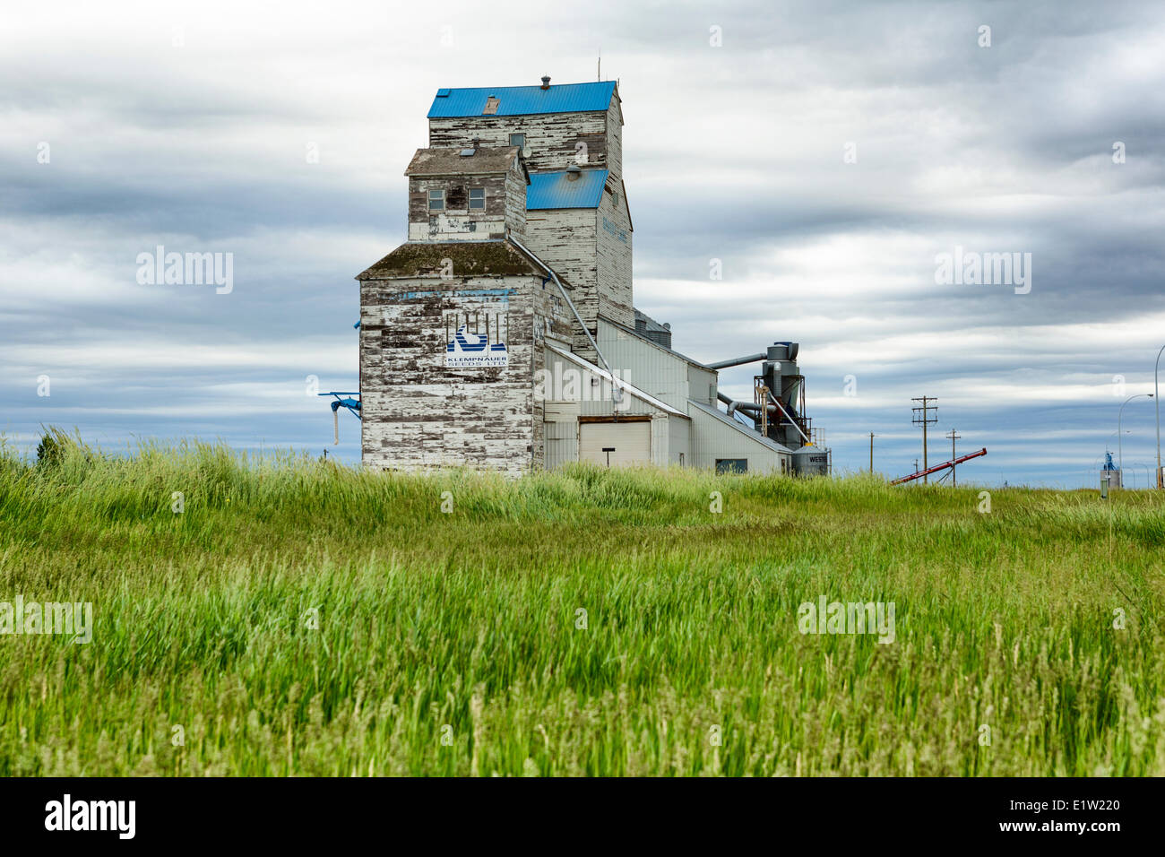 Grassy Lake grain elevator, Alberta, Canada Stock Photo - Alamy