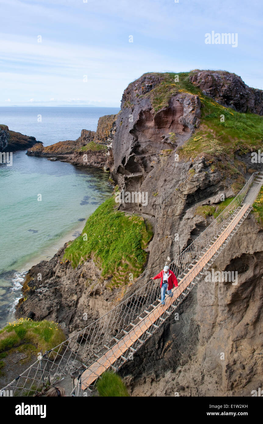 Carrick-a-Rede Rope Bridge at Carrickarede Isle, County Antrim ...