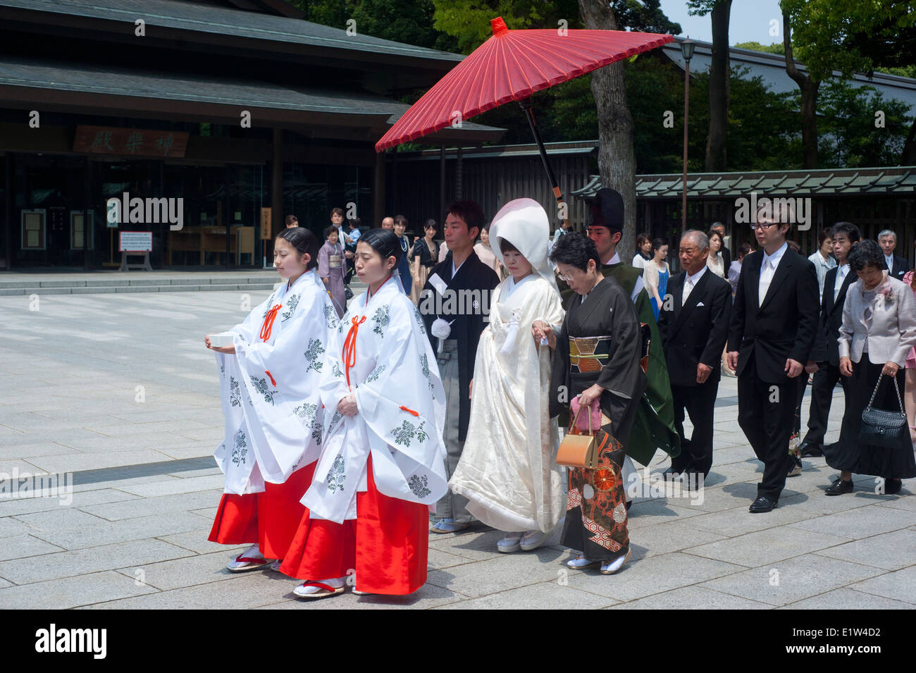 Japan, Tokyo2014 - Meiji Shinto Shrine Traditional Shinto Wedding Stock ...