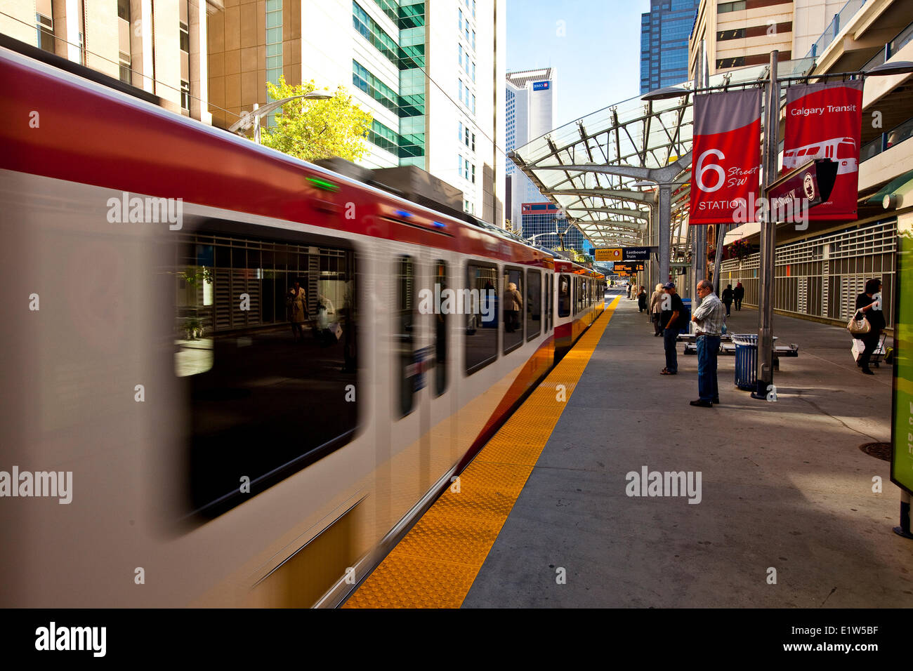 Buildings and transportation system hi-res stock photography and images ...