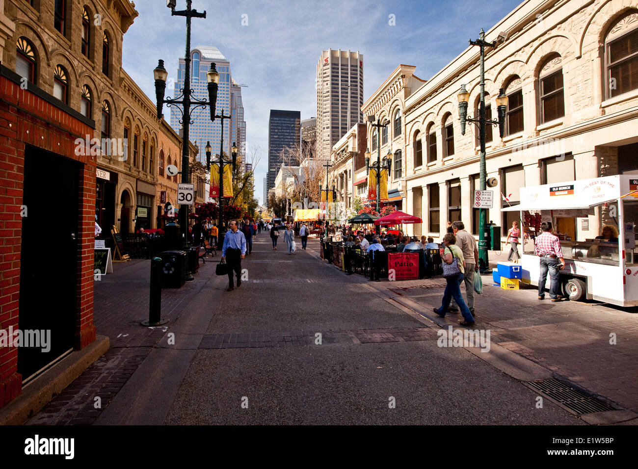Canada skyscrapers people streets hi-res stock photography and images ...