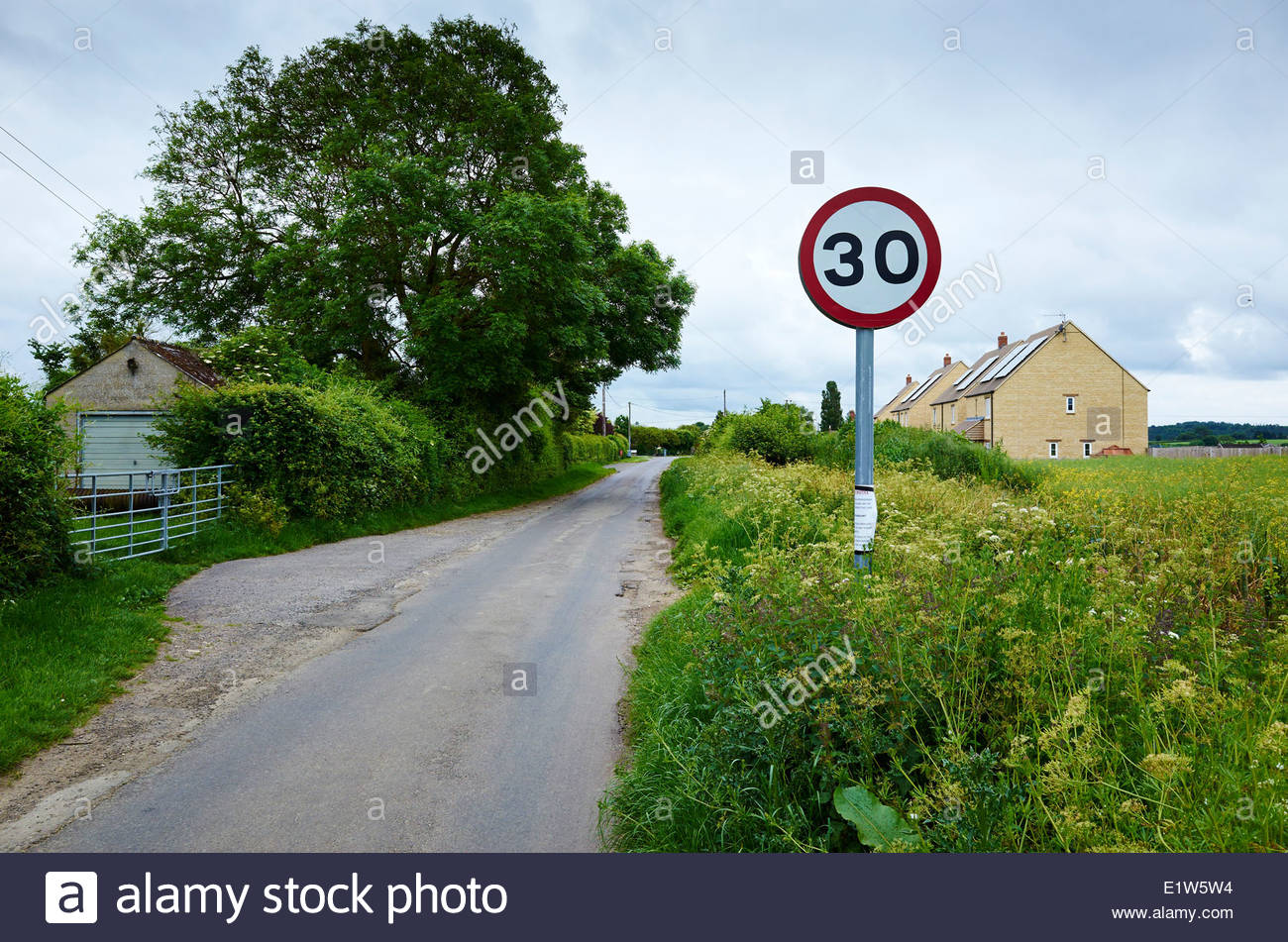 30 Miles Per Hour Speed Limit Sign Stock Photos & 30 Miles Per Hour ...