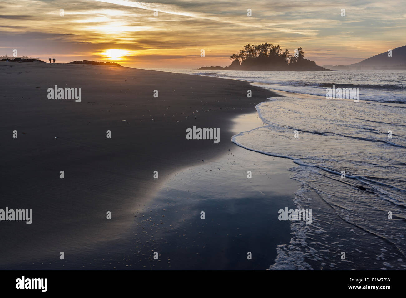 Waves shoreline wash hi-res stock photography and images - Alamy