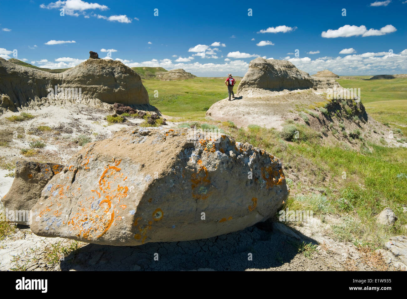 Hiking in the Killdeer Badlands, East Block, Grasslands National Park ...