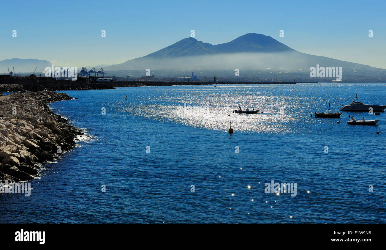 Volcano vesuvius and the gulf of naples hi-res stock photography and ...