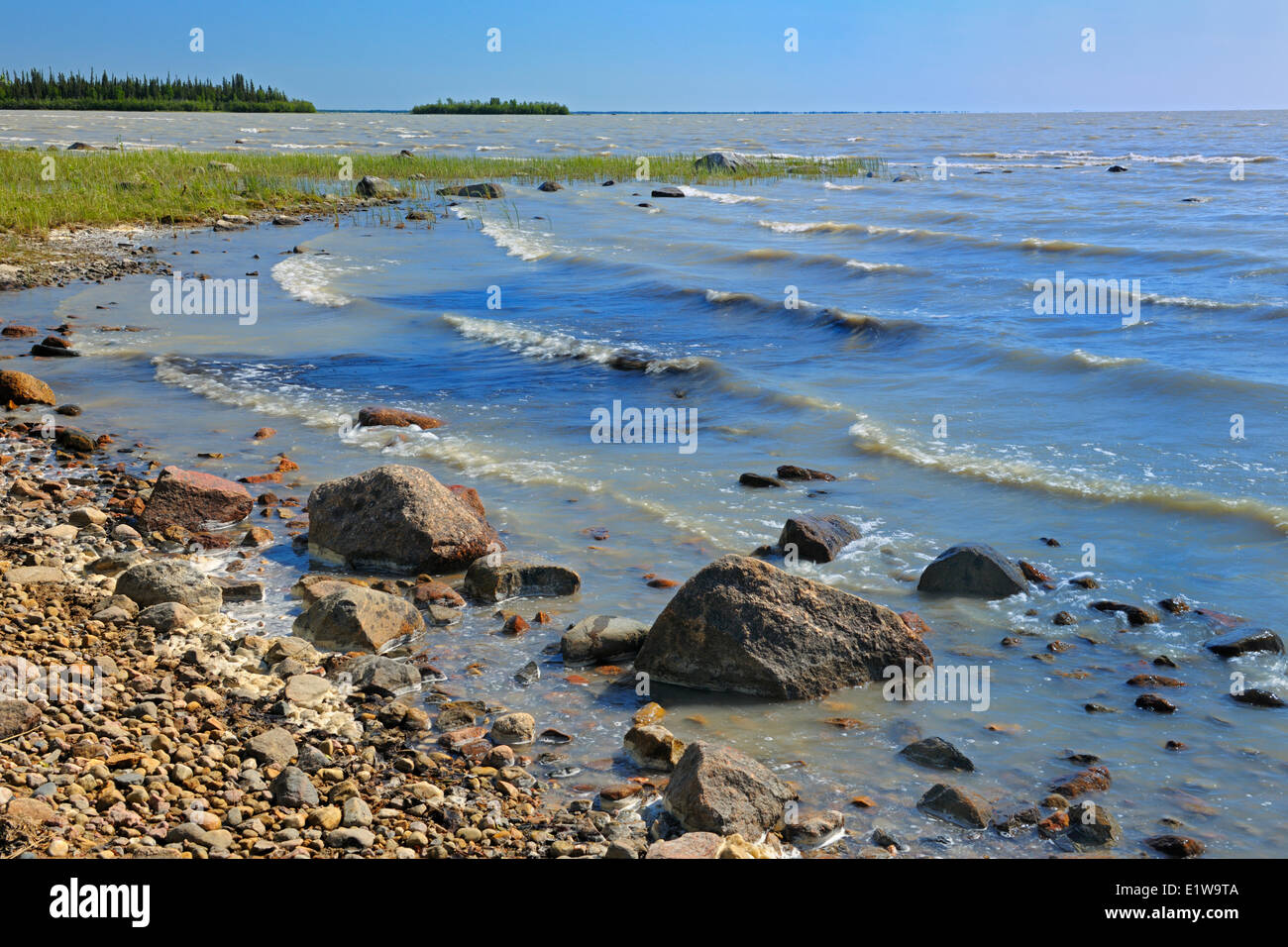 Shoreline great slave lake, canada hi-res stock photography and images ...