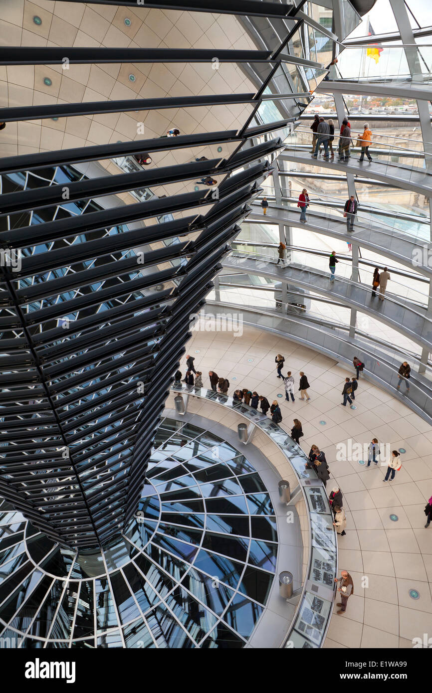 People inside the reichstag dome hi-res stock photography and images ...