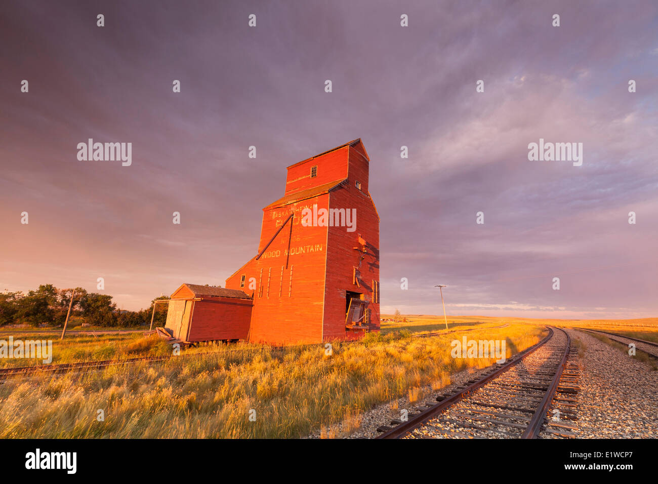 Prairie train tracks hi-res stock photography and images - Alamy