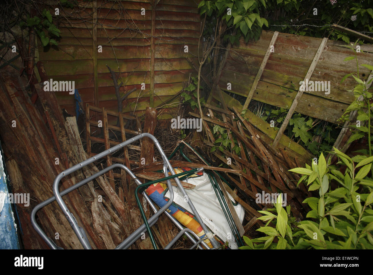 Rundown shed hi-res stock photography and images - Alamy