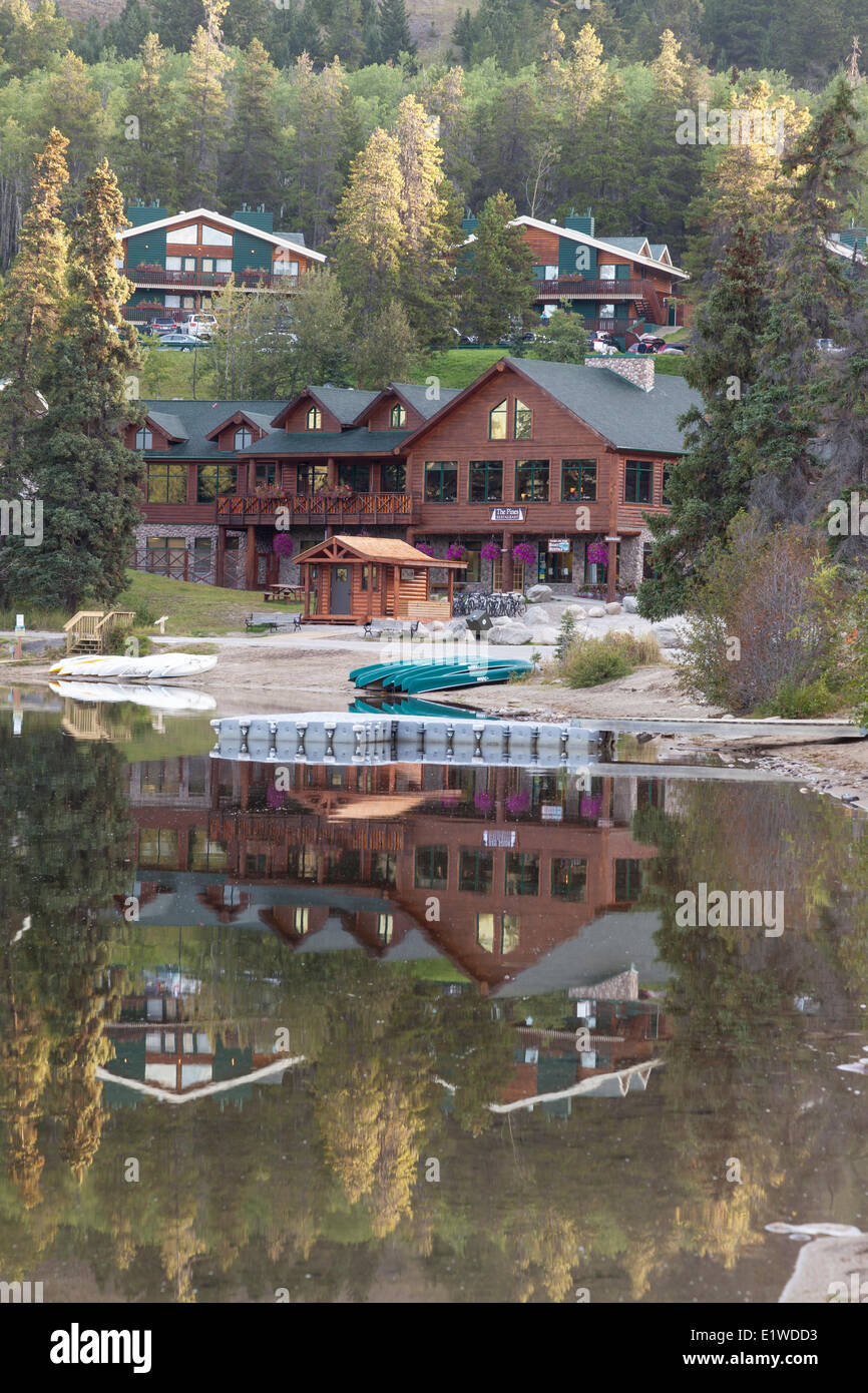 Pyramid lake and pyramid lake resort in jasper national park hi-res ...