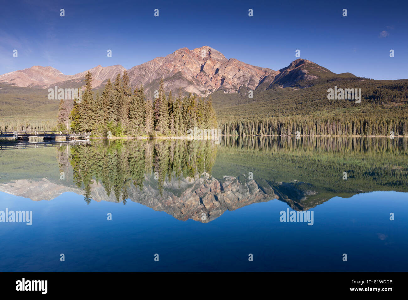 Pyramid lake pyramid mountain jasper hi-res stock photography and ...