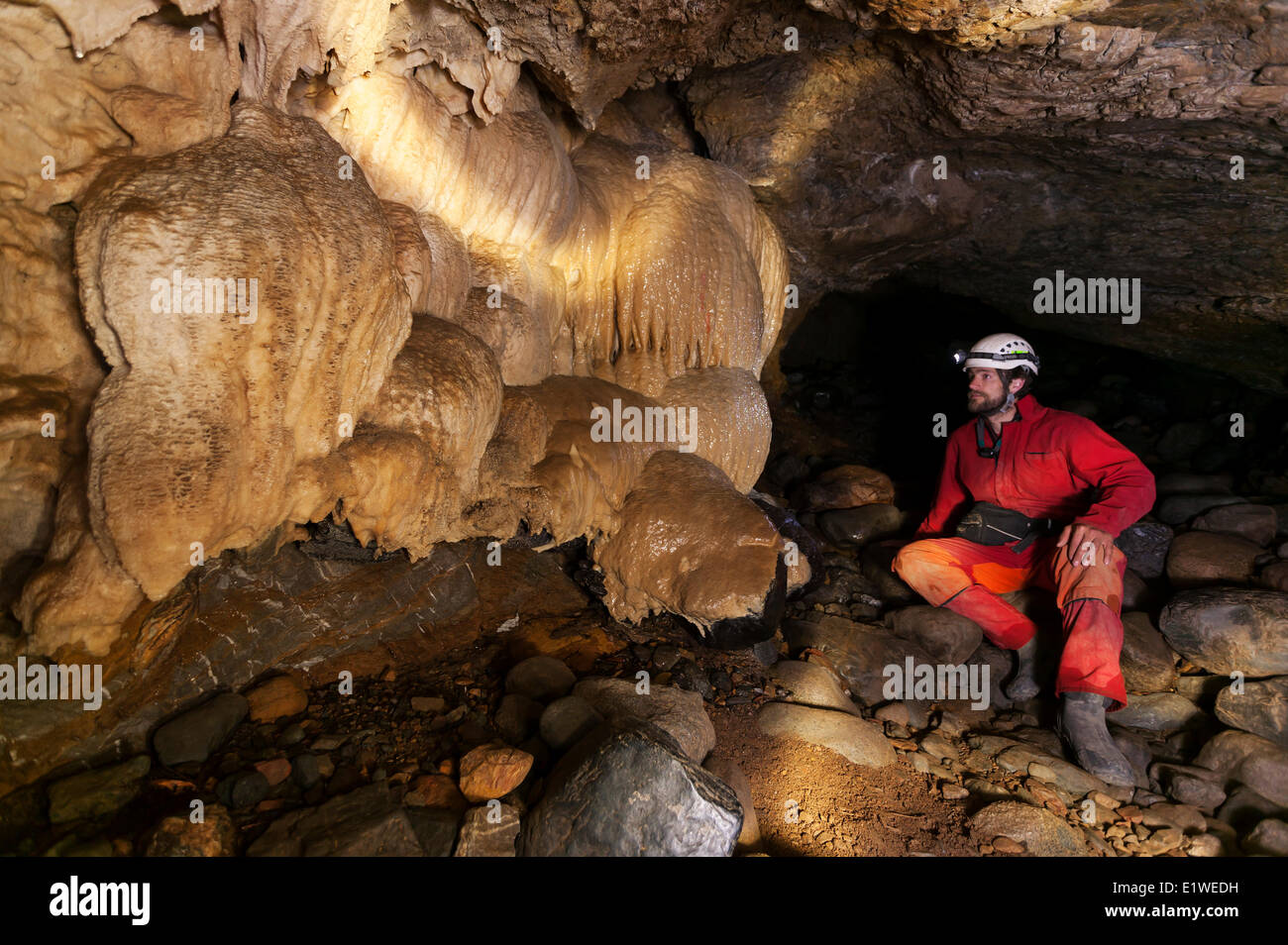 Cave system hi-res stock photography and images - Alamy