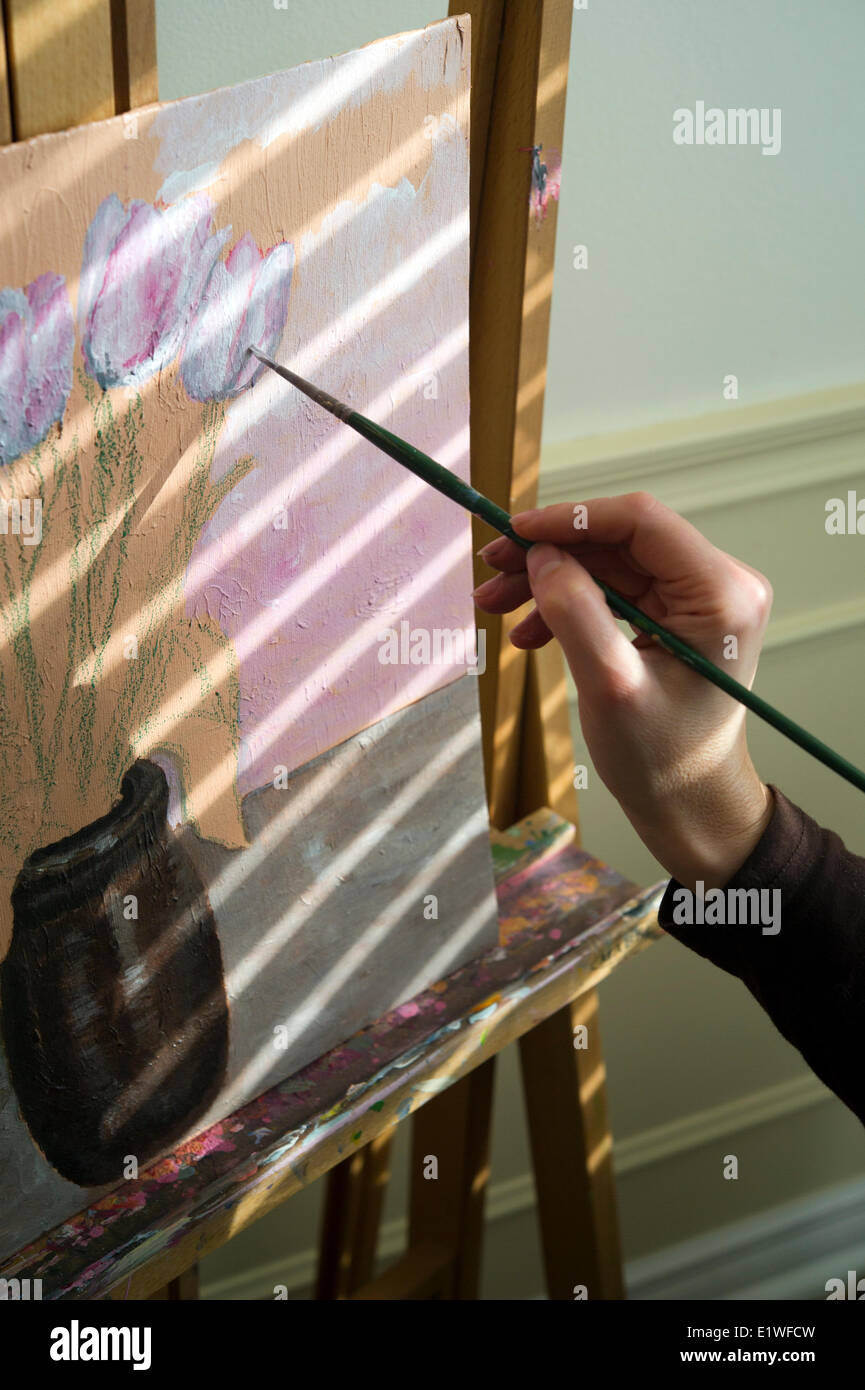 Artist hand painting flowers Stock Photo - Alamy