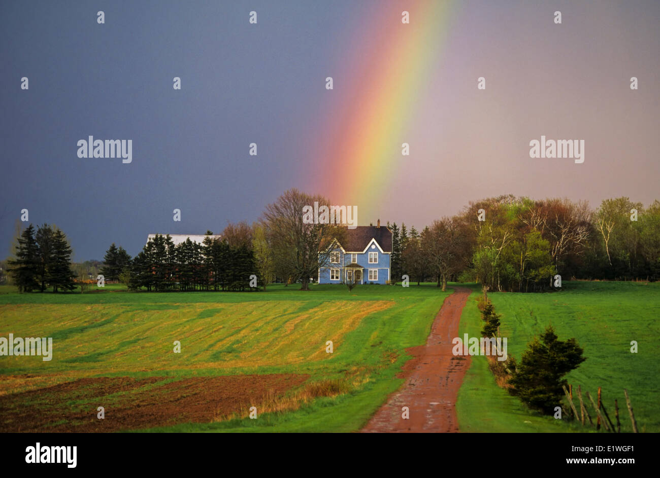 Rainbow over farmhouse hi-res stock photography and images - Alamy