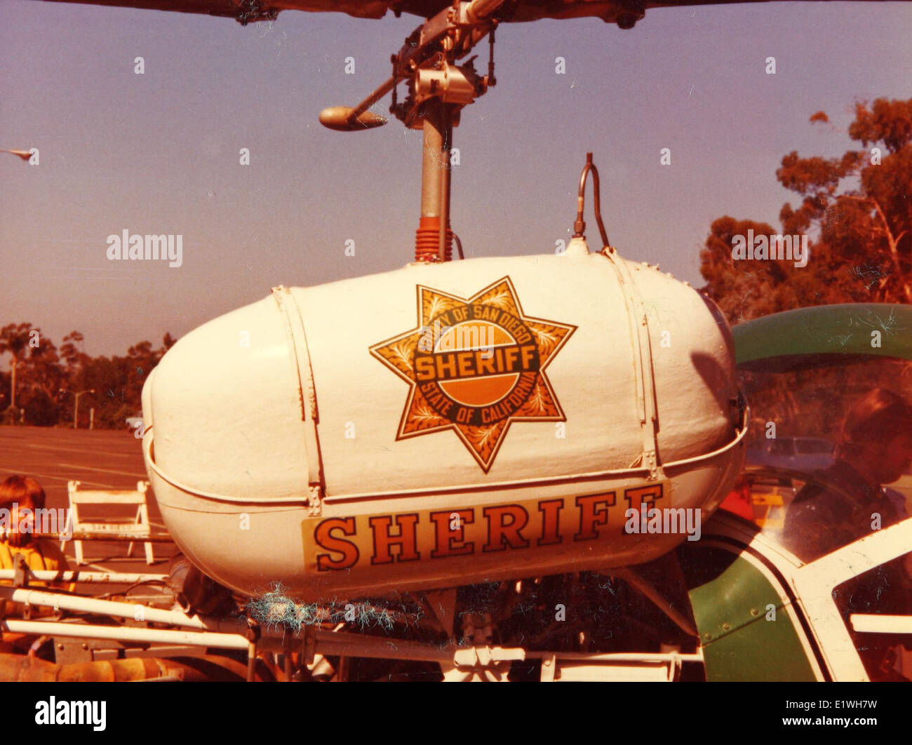 Bell 47 helicopter hi-res stock photography and images - Alamy