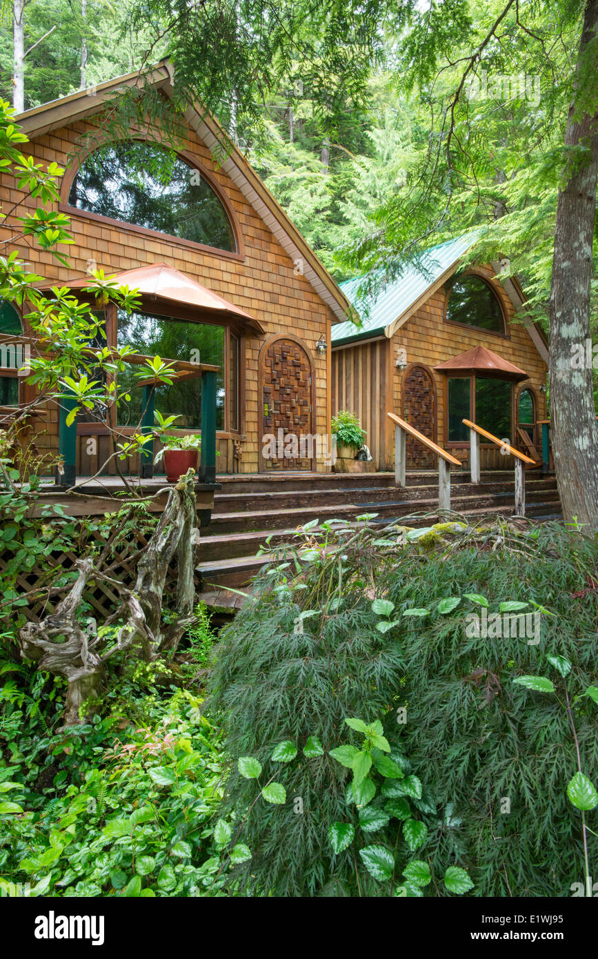Lodgings at nimmo bay wilderness resort hi-res stock photography and ...