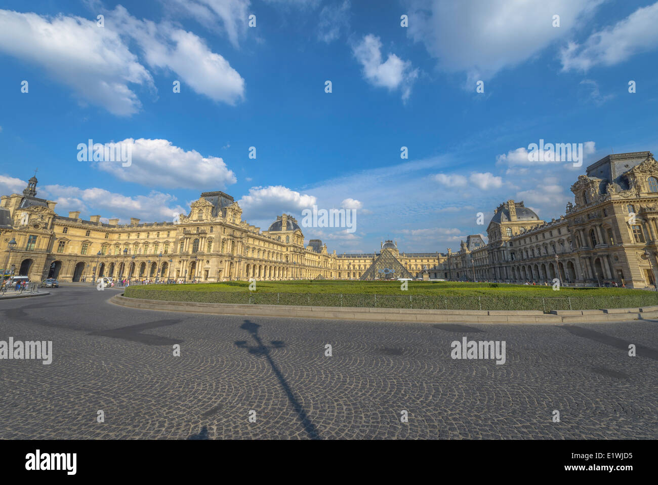 Louvre museum and louvre pyramid hi-res stock photography and images ...