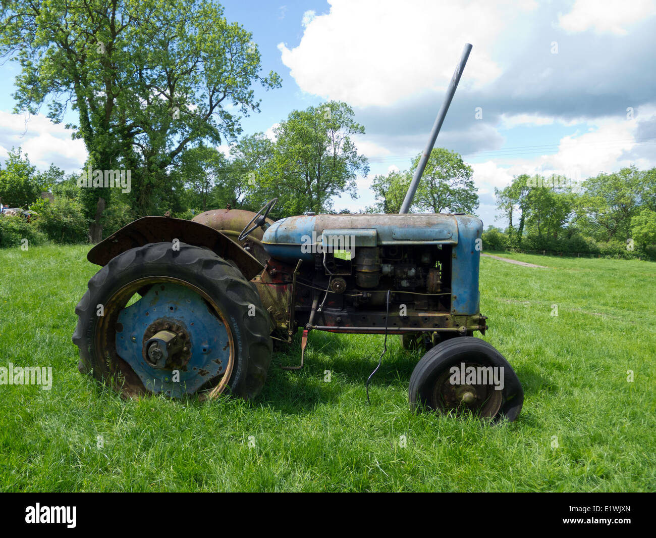 Vintage tractor in a field Stock Photo - Alamy