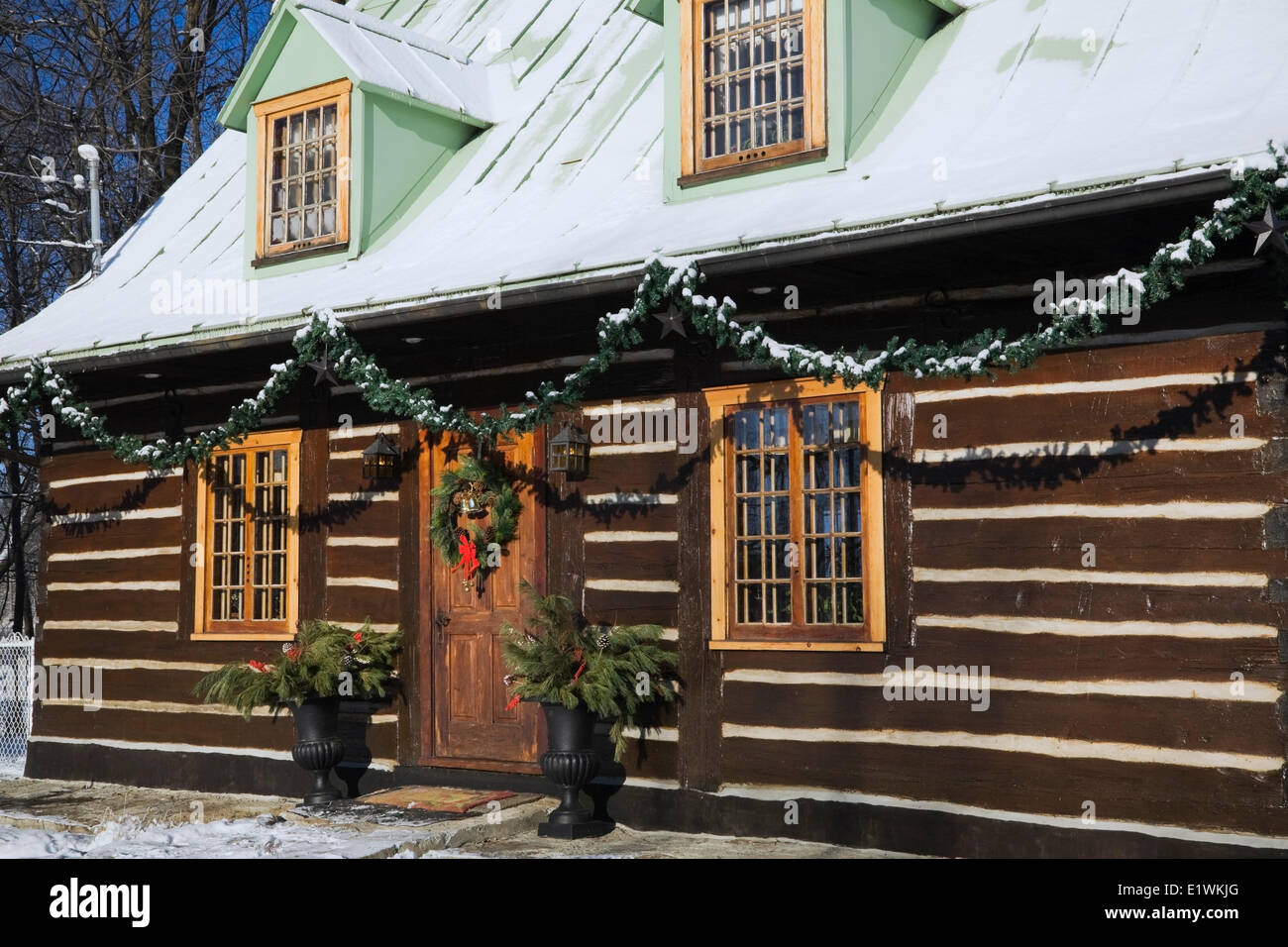 Houses log cabin style architecture hi-res stock photography and images ...